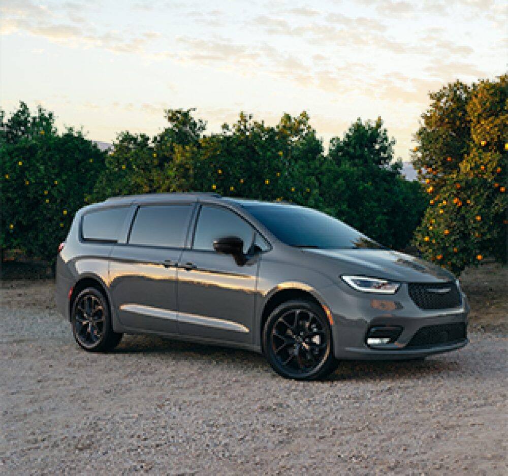 2023 Chrysler Pacifica Exterior | Panoramic Sunroof & More