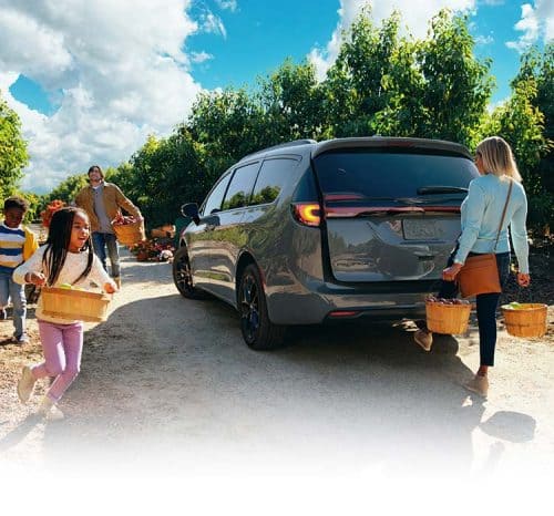 Minivans, Hybrid Minivans & The 300 | Chrysler Official Site