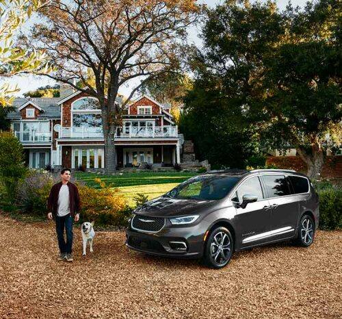 Minivans, Hybrid Minivans & The 300 | Chrysler Official Site