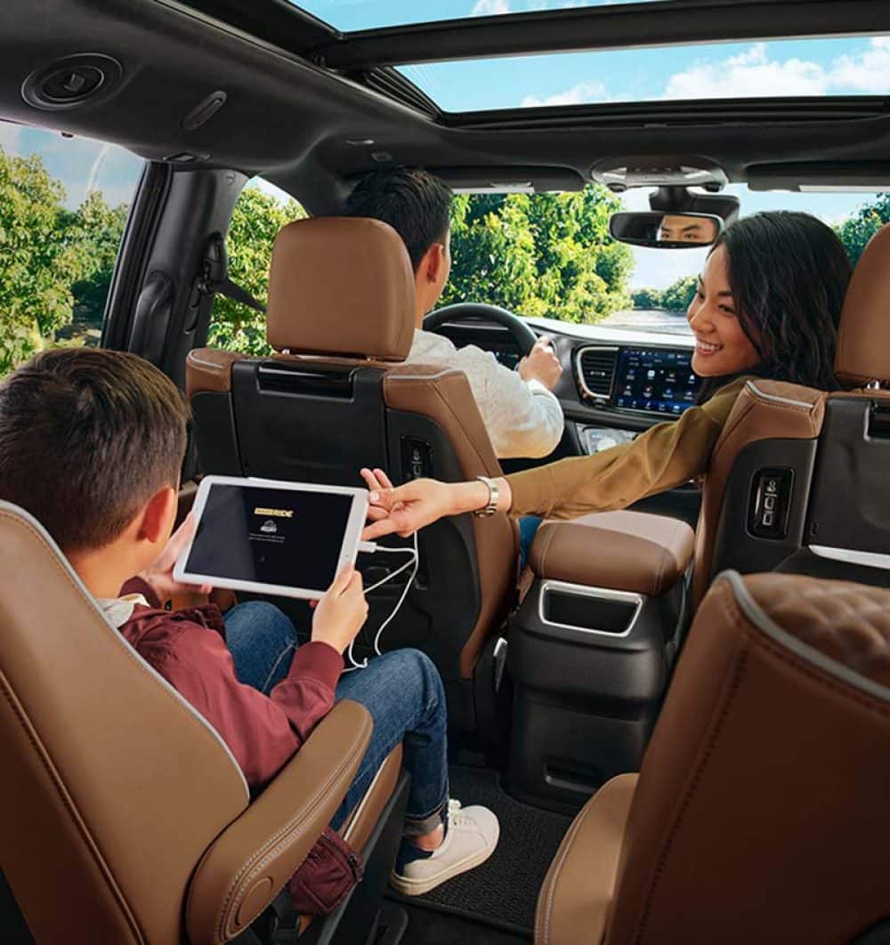 2025 Chrysler Pacifica Photos - Interior and Exterior