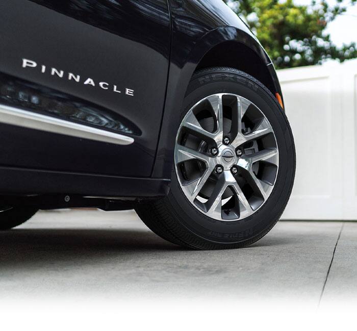 2025 Chrysler Pacifica Plug-In |Stylish and Spacious