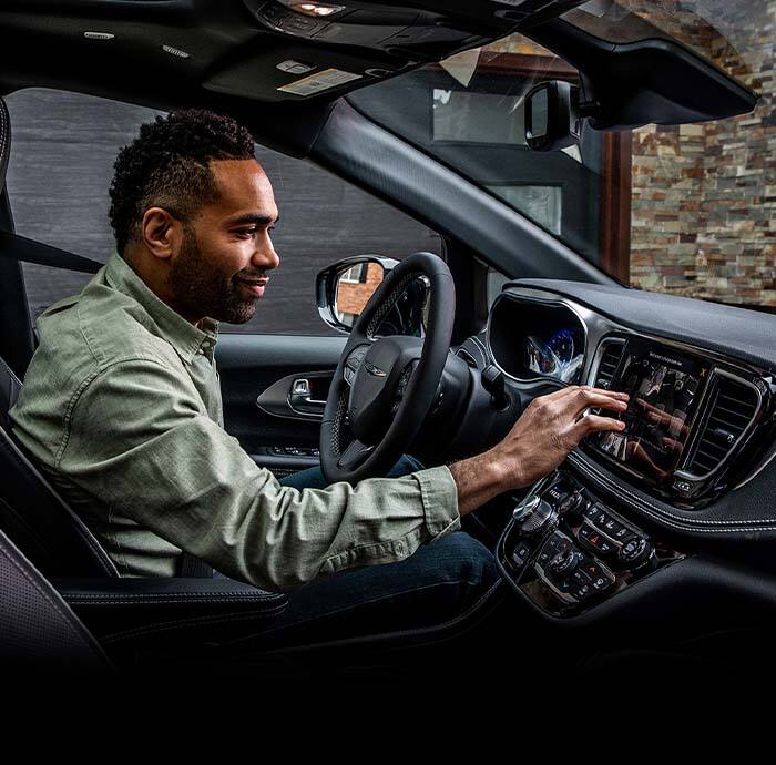 2025 Chrysler Pacifica Plug-In Hybrid Minivan