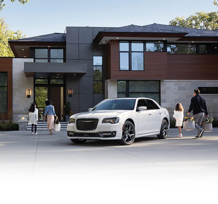 Minivans, Hybrid Minivans & The 300 | Chrysler Official Site