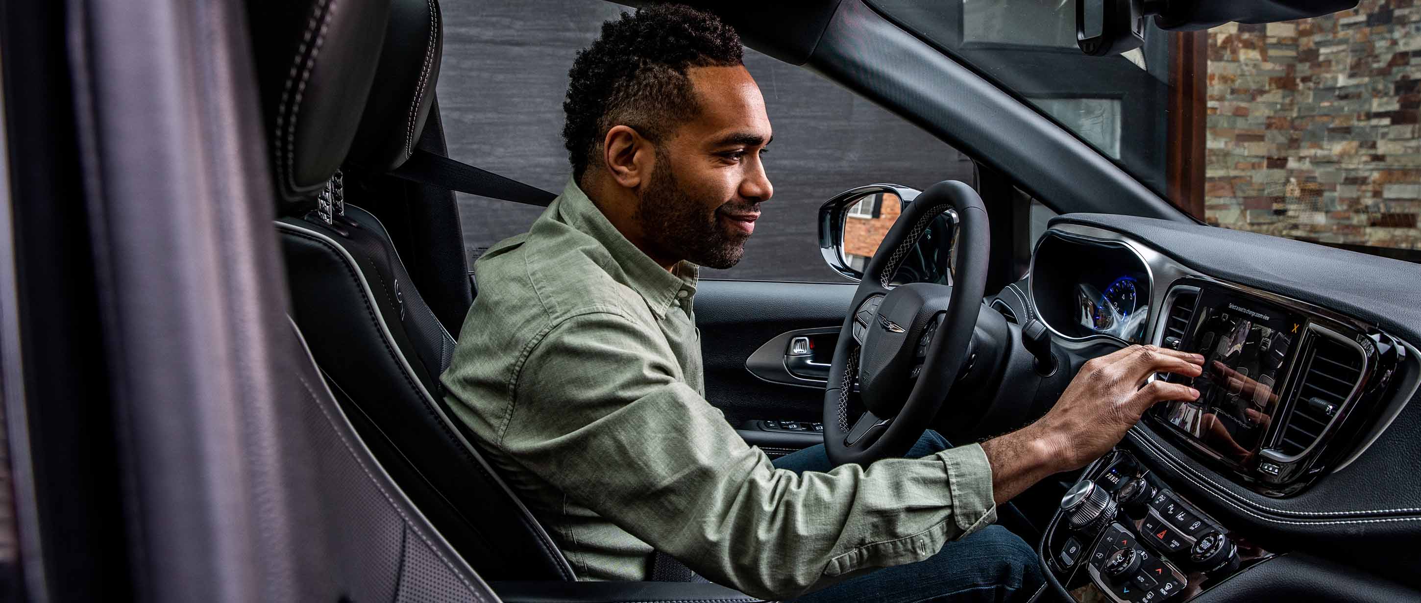 Chrysler Uconnect® | Infotainment System and Connected Services